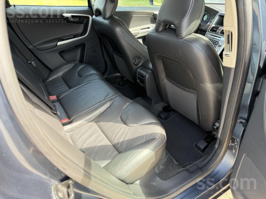 Volvo XC60 2010 Rīga, ar dzinēja tilpumu 2.40 L un nobraukumu 239 tūkst. km par 7200 €, foto 10 vietnē AUTOMOTO.COM.LV