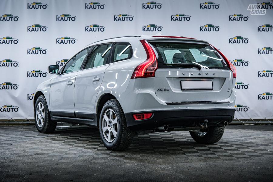 Volvo XC60 2010 in Kaunas, with an engine capacity of 2.40 L and mileage of 214 thousand km for 8790 €, photo 4 on AUTOMOTO.COM.LV