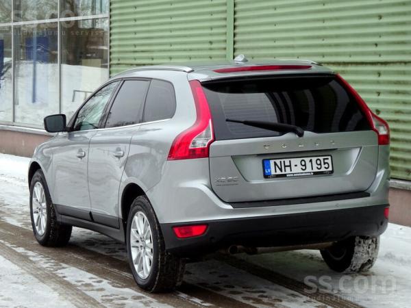 Volvo XC60 2010 in Riga, with an engine capacity of 2.40 L and mileage of 247 thousand km for 8400 €, photo 4 on AUTOMOTO.COM.LV