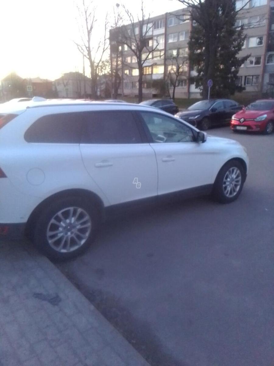 Volvo XC60 2010 Kauņa, ar dzinēja tilpumu 3.00 L un nobraukumu 293 tūkst. km par 5200 €, foto 5 vietnē AUTOMOTO.COM.LV