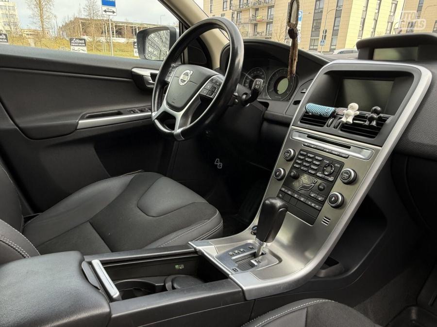 Volvo XC60 2010 Viļņa, ar dzinēja tilpumu 2.40 L un nobraukumu 335 tūkst. km par 8500 €, foto 18 vietnē AUTOMOTO.COM.LV