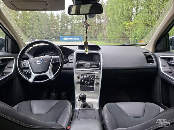 Volvo XC60 2010 in Ukmerge, with an engine capacity of 2.40 L and mileage of 315 thousand km for 7500 €, photo 5 on AUTOMOTO.COM.LV