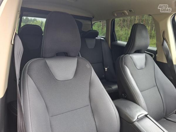 Volvo XC60 2010 in Ukmerge, with an engine capacity of 2.40 L and mileage of 315 thousand km for 7500 €, photo 6 on AUTOMOTO.COM.LV