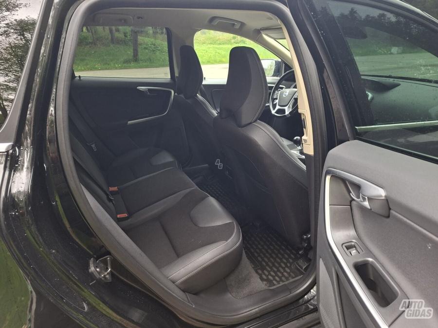 Volvo XC60 2010 in Ukmerge, with an engine capacity of 2.40 L and mileage of 315 thousand km for 7500 €, photo 8 on AUTOMOTO.COM.LV