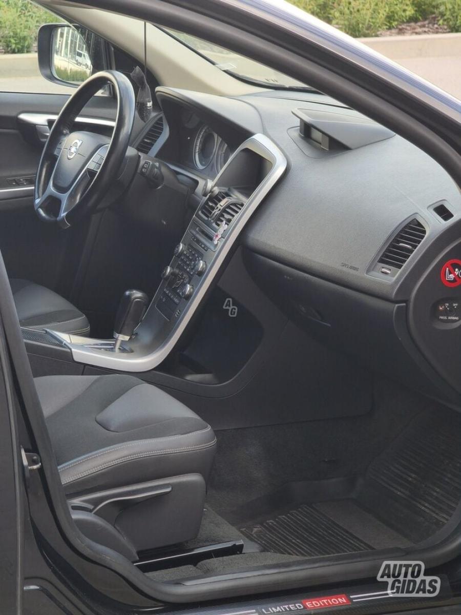Volvo XC60 2010 in Vilnius, with an engine capacity of 2.40 L and mileage of 321 thousand km for 7000 €, photo 11 on AUTOMOTO.COM.LV