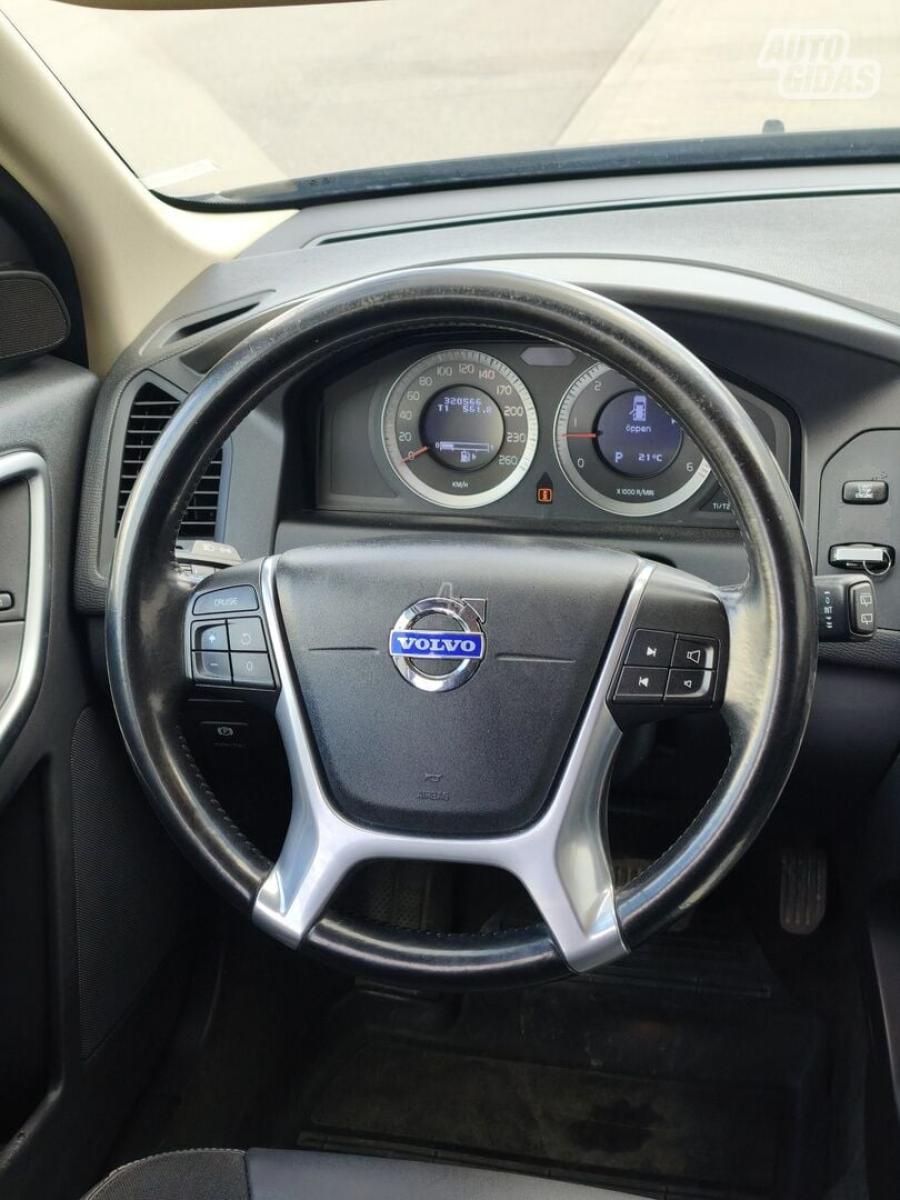 Volvo XC60 2010 in Vilnius, with an engine capacity of 2.40 L and mileage of 321 thousand km for 7000 €, photo 13 on AUTOMOTO.COM.LV