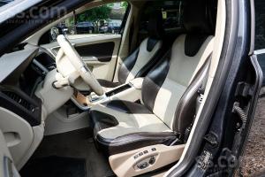 Volvo XC60 2010 in Riga, with an engine capacity of 2.40 L and mileage of 290 thousand km for 8890 €, photo 6 on AUTOMOTO.COM.LV