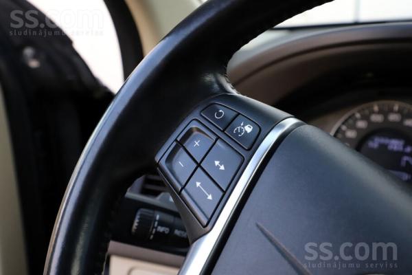 Volvo XC60 2010 in Tukums, with an engine capacity of 2.40 L and mileage of 333 thousand km for 7450 €, photo 8 on AUTOMOTO.COM.LV