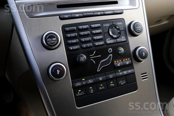 Volvo XC60 2010 in Tukums, with an engine capacity of 2.40 L and mileage of 333 thousand km for 7450 €, photo 10 on AUTOMOTO.COM.LV