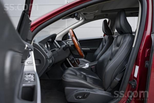 Volvo XC60 2010 Rīga, ar dzinēja tilpumu 2.00 L un nobraukumu 0 tūkst. km par 8500 €, foto 9 vietnē AUTOMOTO.COM.LV