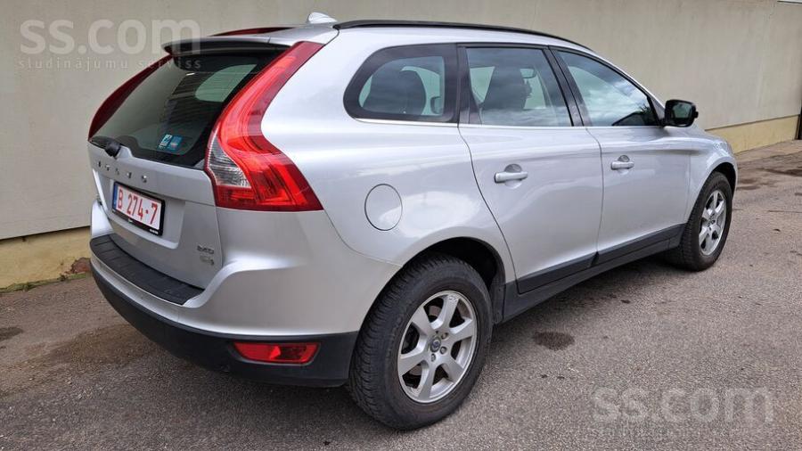 Volvo XC60 2010 Ogre, ar dzinēja tilpumu 2.40 L un nobraukumu 268 tūkst. km par 7650 €, foto 5 vietnē AUTOMOTO.COM.LV