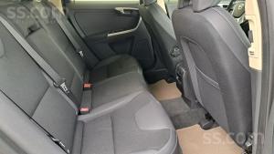 Volvo XC60 2010 Ogre, ar dzinēja tilpumu 2.40 L un nobraukumu 268 tūkst. km par 7650 €, foto 13 vietnē AUTOMOTO.COM.LV