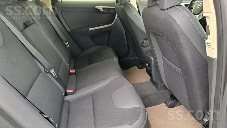Volvo XC60 2010 Ogre, ar dzinēja tilpumu 2.40 L un nobraukumu 268 tūkst. km par 7650 €, foto 13 vietnē AUTOMOTO.COM.LV