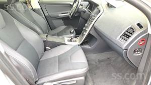 Volvo XC60 2010 Ogre, ar dzinēja tilpumu 2.40 L un nobraukumu 268 tūkst. km par 7650 €, foto 14 vietnē AUTOMOTO.COM.LV
