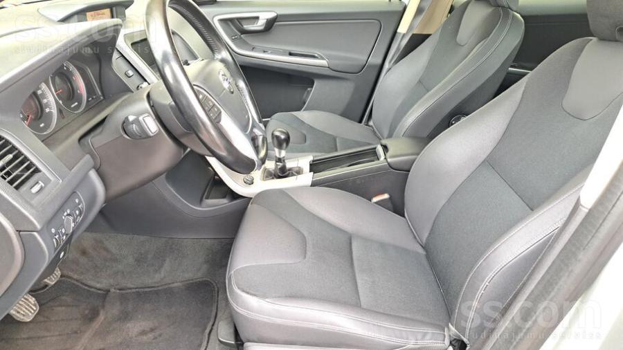Volvo XC60 2010 Ogre, ar dzinēja tilpumu 2.40 L un nobraukumu 268 tūkst. km par 7650 €, foto 15 vietnē AUTOMOTO.COM.LV