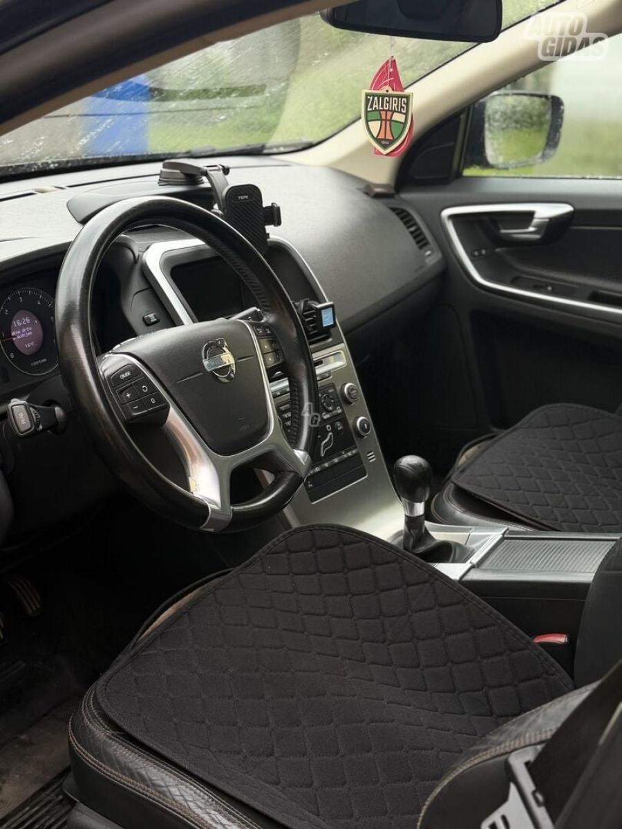 Volvo XC60 2010 in Birzai, with an engine capacity of 2.40 L and mileage of 274 thousand km for 6500 €, photo 3 on AUTOMOTO.COM.LV