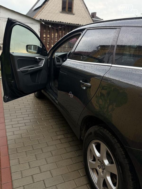Volvo XC60 2010 in Birzai, with an engine capacity of 2.40 L and mileage of 274 thousand km for 6500 €, photo 9 on AUTOMOTO.COM.LV