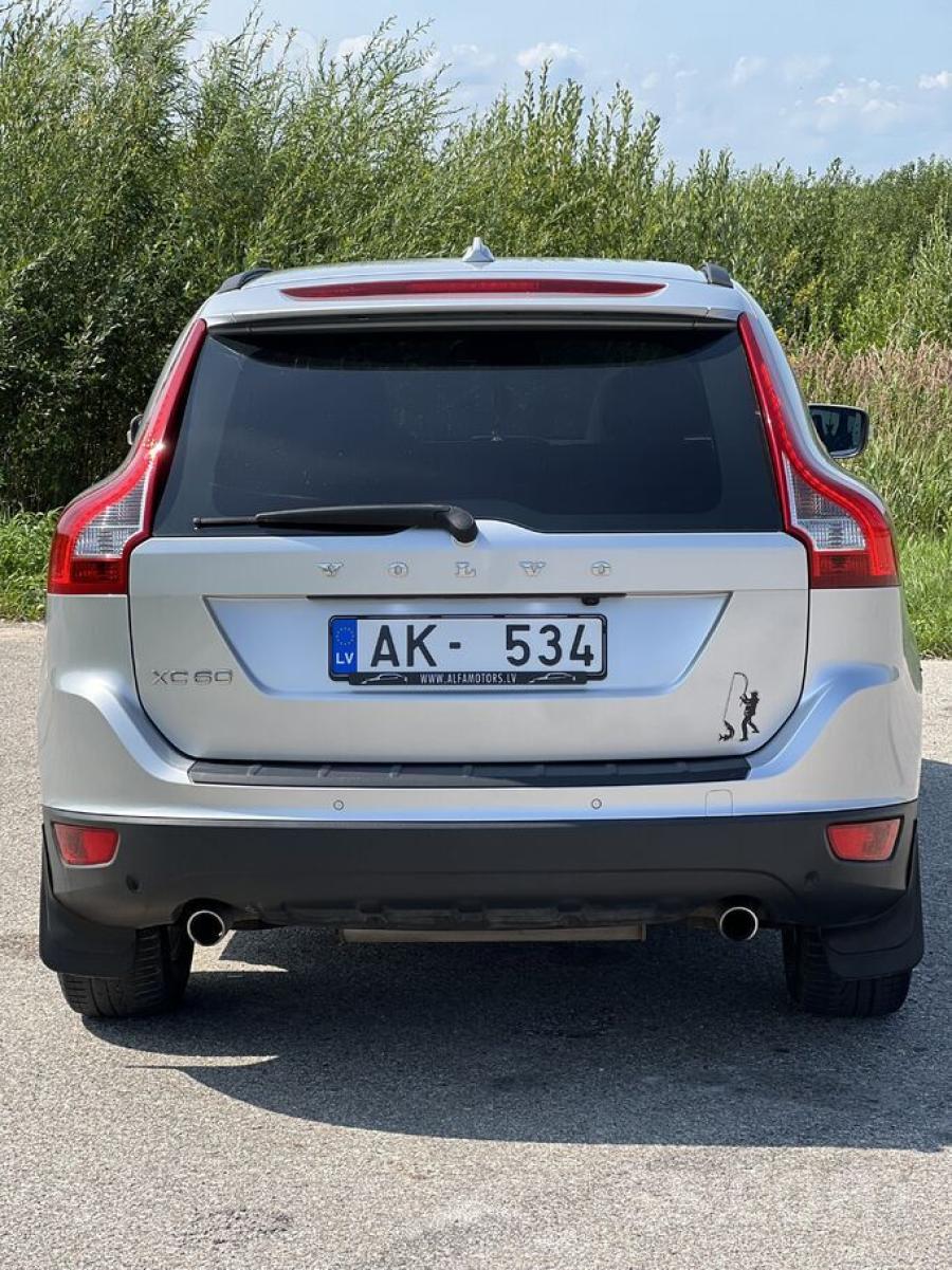 Volvo XC60 2010 Rīga, ar dzinēja tilpumu 2.40 L un nobraukumu 239 tūkst. km par 8100 €, foto 1 vietnē AUTOMOTO.COM.LV