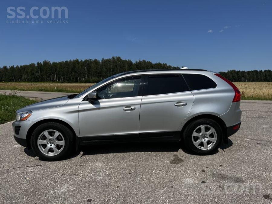 Volvo XC60 2010 Rīga, ar dzinēja tilpumu 2.40 L un nobraukumu 239 tūkst. km par 8100 €, foto 4 vietnē AUTOMOTO.COM.LV