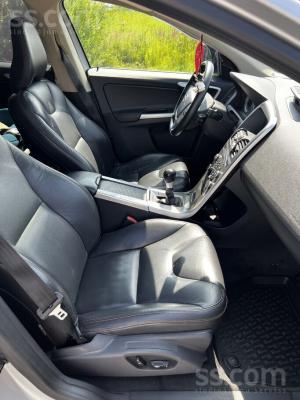 Volvo XC60 2010 Rīga, ar dzinēja tilpumu 2.40 L un nobraukumu 239 tūkst. km par 8100 €, foto 12 vietnē AUTOMOTO.COM.LV