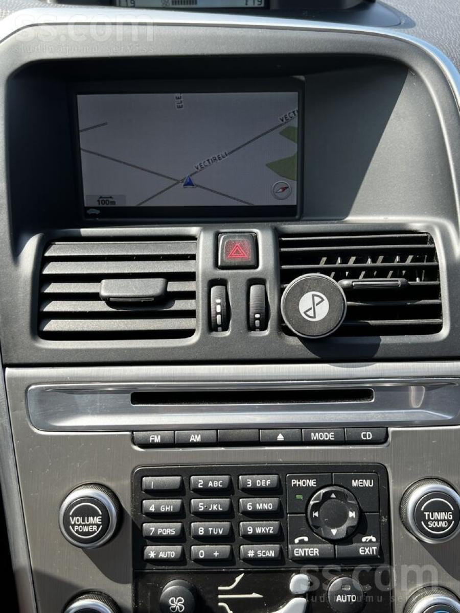 Volvo XC60 2010 Rīga, ar dzinēja tilpumu 2.40 L un nobraukumu 239 tūkst. km par 8100 €, foto 18 vietnē AUTOMOTO.COM.LV