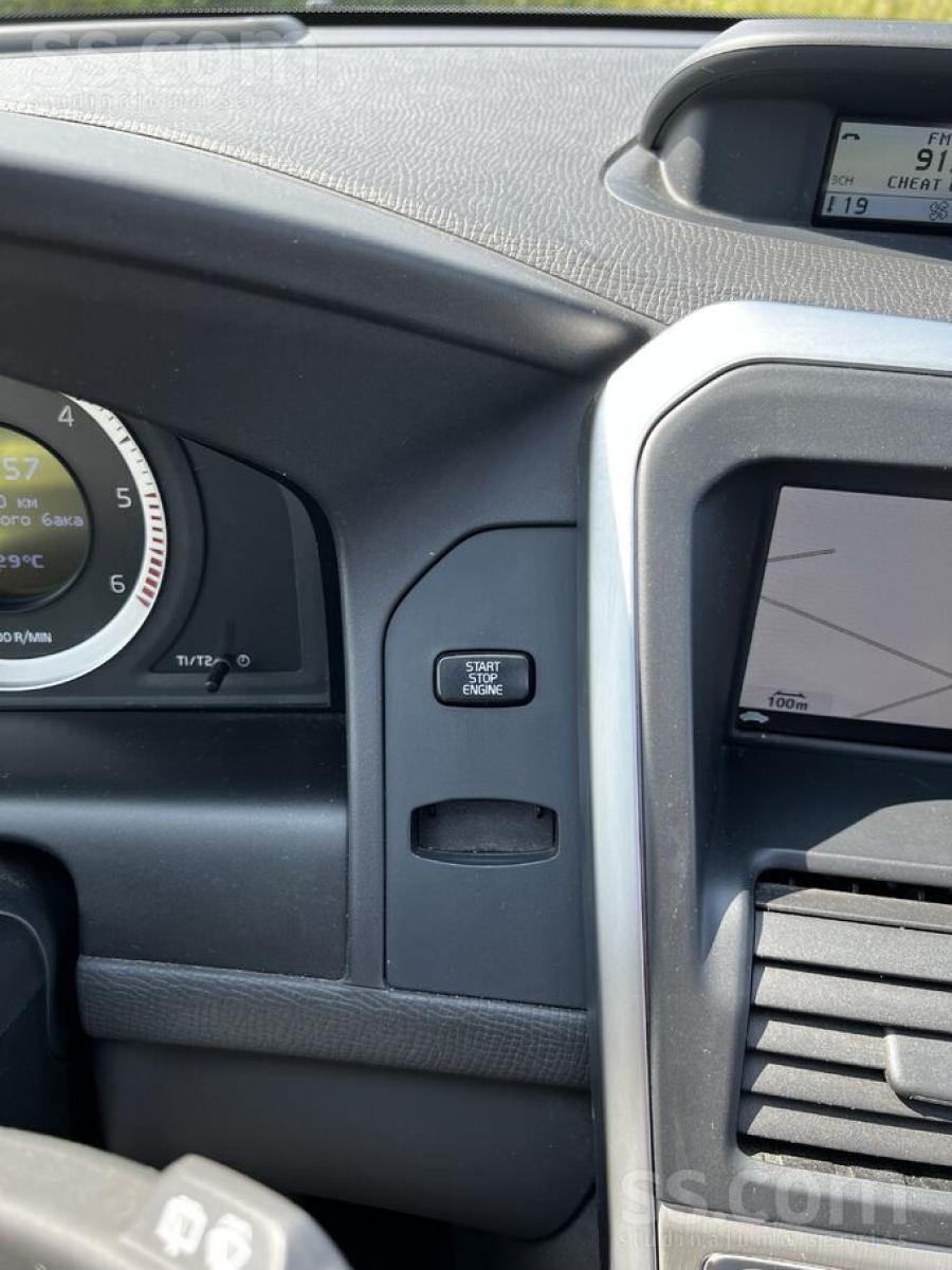 Volvo XC60 2010 Rīga, ar dzinēja tilpumu 2.40 L un nobraukumu 239 tūkst. km par 8100 €, foto 22 vietnē AUTOMOTO.COM.LV