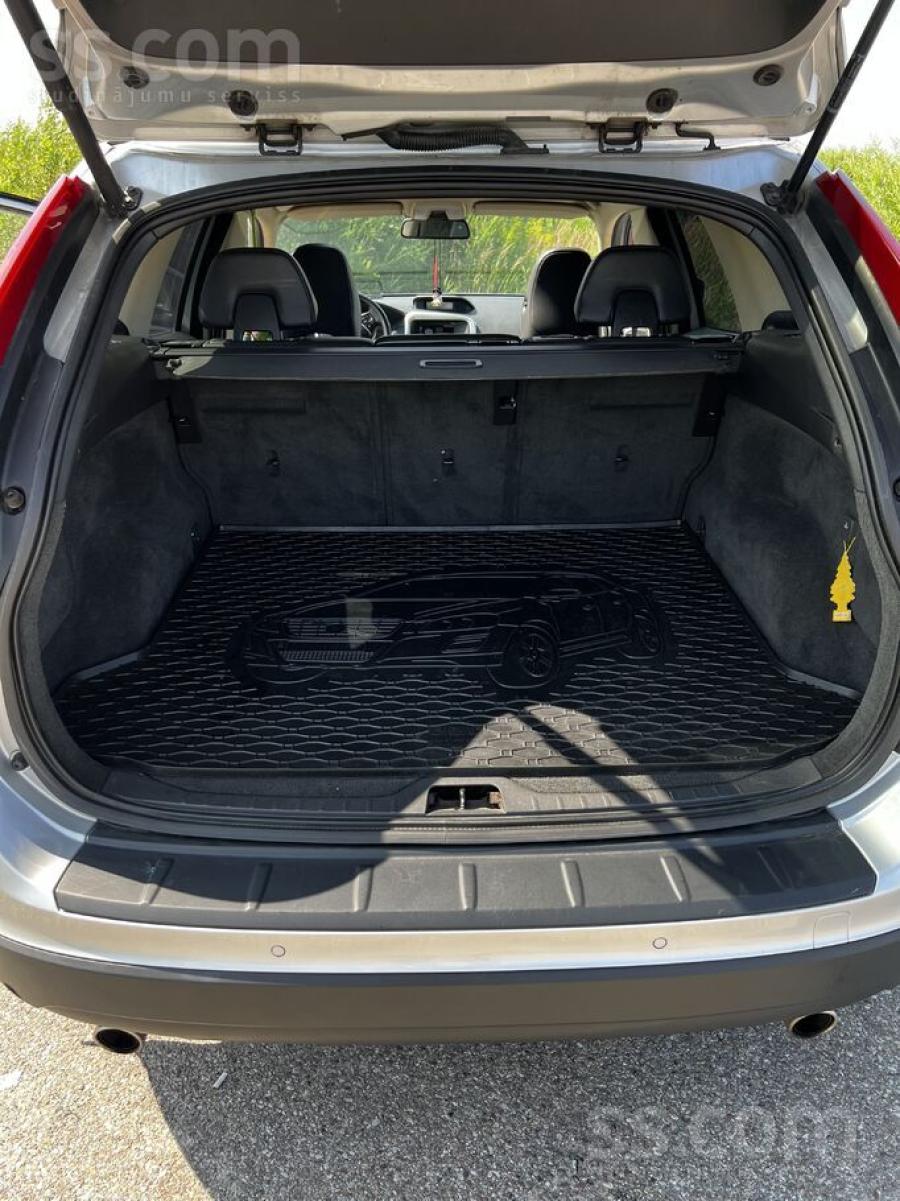 Volvo XC60 2010 Rīga, ar dzinēja tilpumu 2.40 L un nobraukumu 239 tūkst. km par 8100 €, foto 24 vietnē AUTOMOTO.COM.LV