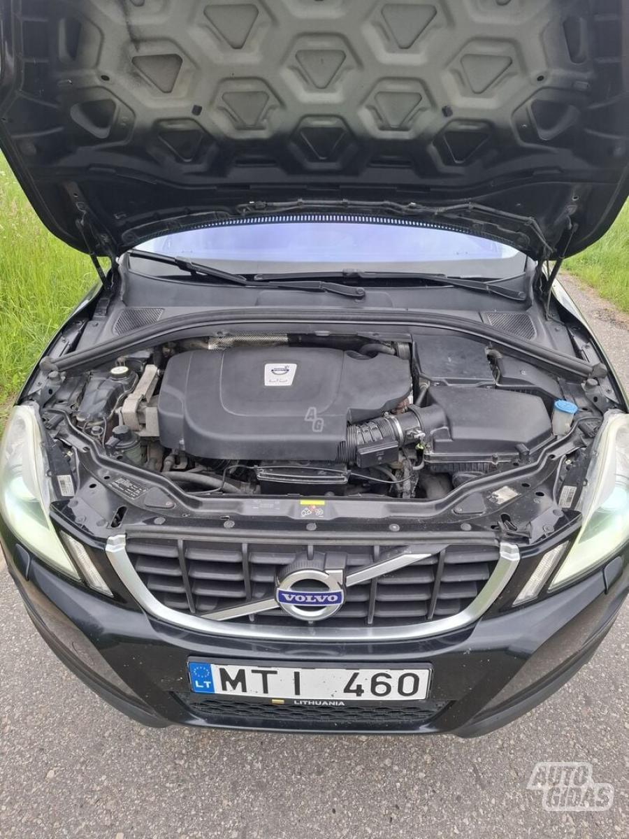Volvo XC60 2010 in Vilnius, with an engine capacity of 2.40 L and mileage of 446 thousand km for 5000 €, photo 4 on AUTOMOTO.COM.LV
