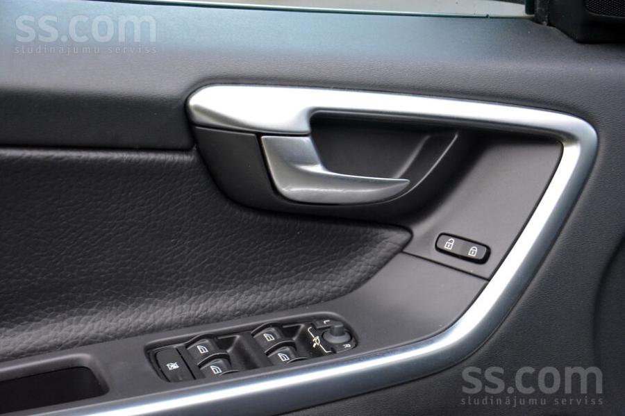 Volvo XC60 2010 Rīga, ar dzinēja tilpumu 2.40 L un nobraukumu 284 tūkst. km par 7999 €, foto 7 vietnē AUTOMOTO.COM.LV