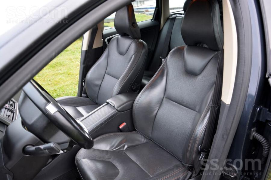 Volvo XC60 2010 Rīga, ar dzinēja tilpumu 2.40 L un nobraukumu 284 tūkst. km par 7999 €, foto 28 vietnē AUTOMOTO.COM.LV