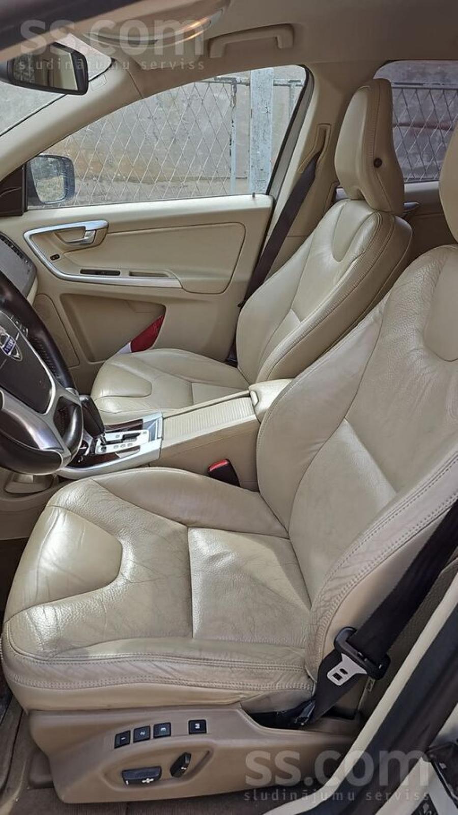 Volvo XC60 2010 Daugavpils, ar dzinēja tilpumu 2.40 L un nobraukumu 176 tūkst. km par 13000 €, foto 11 vietnē AUTOMOTO.COM.LV