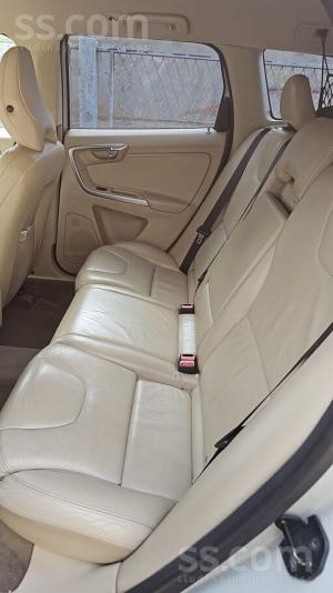 Volvo XC60 2010 Daugavpils, ar dzinēja tilpumu 2.40 L un nobraukumu 176 tūkst. km par 13000 €, foto 13 vietnē AUTOMOTO.COM.LV