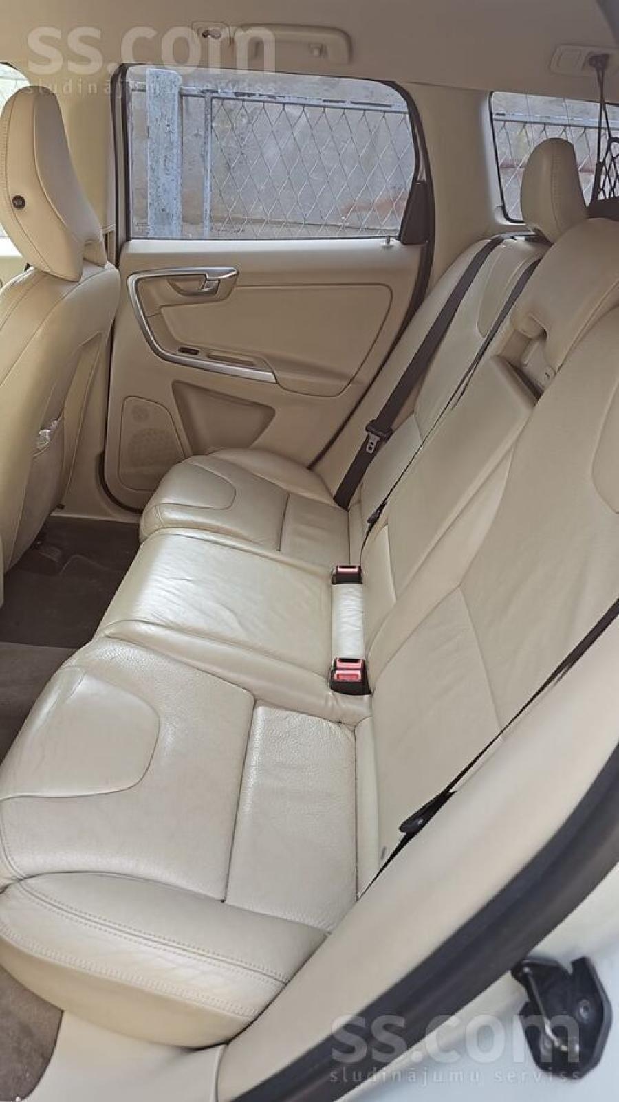 Volvo XC60 2010 Daugavpils, ar dzinēja tilpumu 2.40 L un nobraukumu 176 tūkst. km par 13000 €, foto 13 vietnē AUTOMOTO.COM.LV