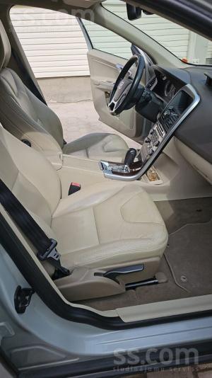Volvo XC60 2010 Daugavpils, ar dzinēja tilpumu 2.40 L un nobraukumu 176 tūkst. km par 13000 €, foto 14 vietnē AUTOMOTO.COM.LV