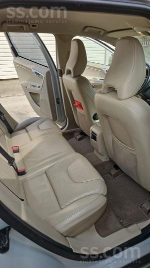 Volvo XC60 2010 Daugavpils, ar dzinēja tilpumu 2.40 L un nobraukumu 176 tūkst. km par 13000 €, foto 15 vietnē AUTOMOTO.COM.LV