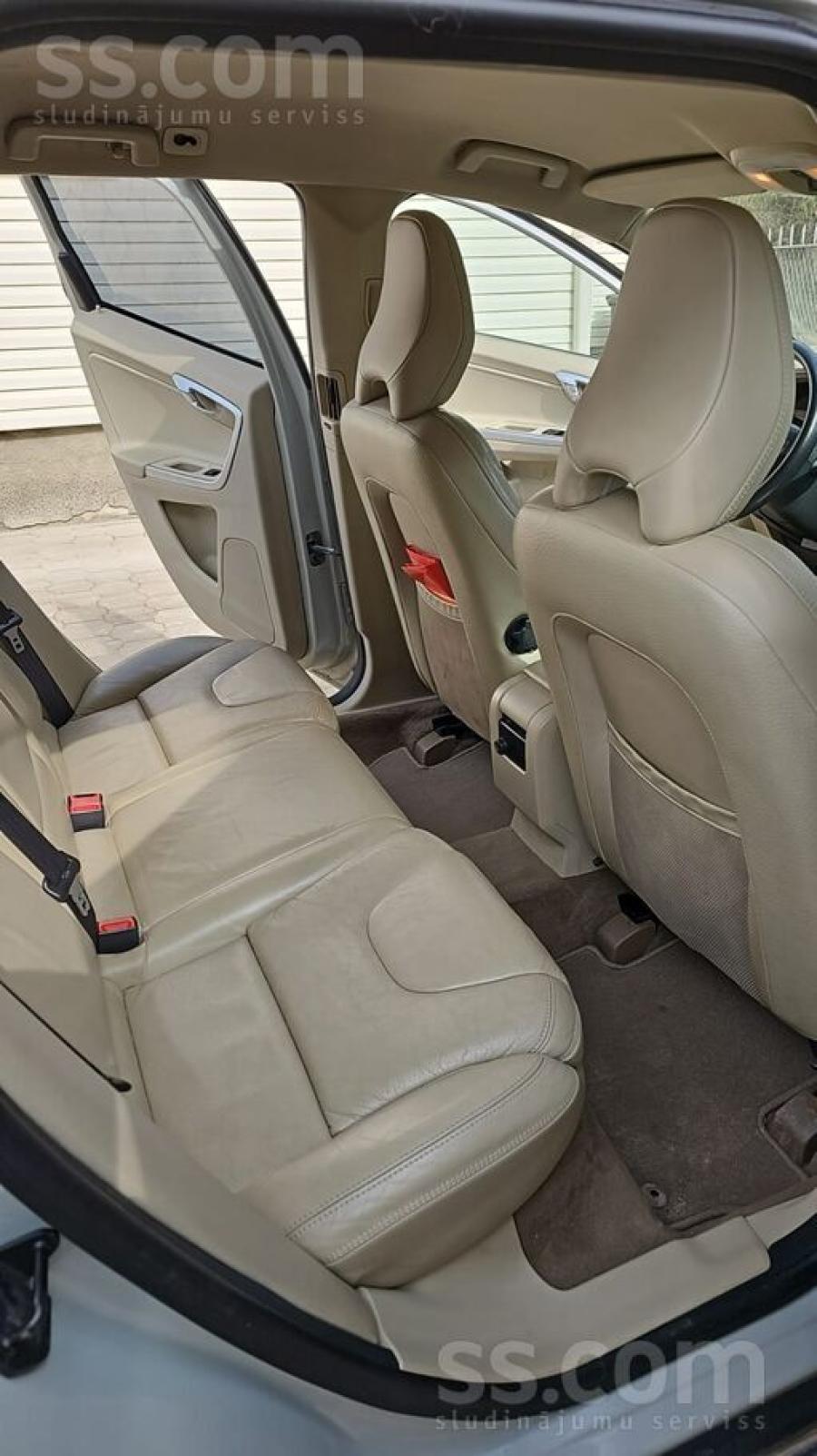 Volvo XC60 2010 Daugavpils, ar dzinēja tilpumu 2.40 L un nobraukumu 176 tūkst. km par 13000 €, foto 15 vietnē AUTOMOTO.COM.LV
