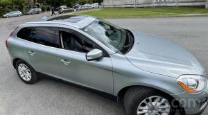 Volvo XC60 2010 in Riga, with an engine capacity of 2.40 L and mileage of 320 thousand km for 8000 €, photo 4 on AUTOMOTO.COM.LV