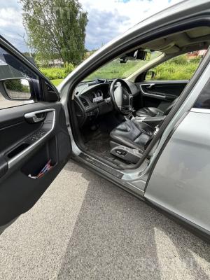 Volvo XC60 2010 in Riga, with an engine capacity of 2.40 L and mileage of 320 thousand km for 8000 €, photo 7 on AUTOMOTO.COM.LV