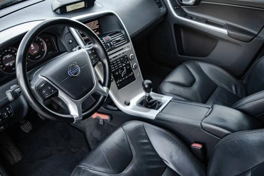 Volvo XC60 2010 Tukums, ar dzinēja tilpumu 2.40 L un nobraukumu 279 tūkst. km par 7980 €, foto 19 vietnē AUTOMOTO.COM.LV