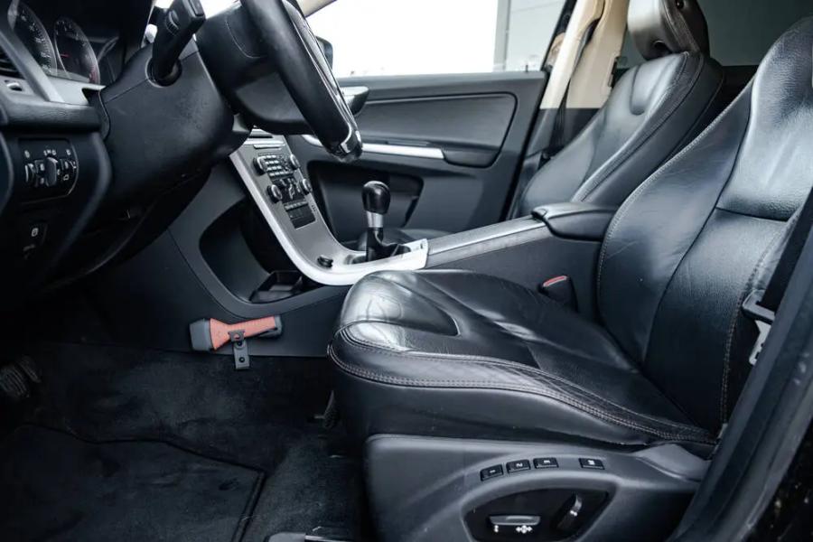 Volvo XC60 2010 Tukums, ar dzinēja tilpumu 2.40 L un nobraukumu 279 tūkst. km par 7980 €, foto 21 vietnē AUTOMOTO.COM.LV