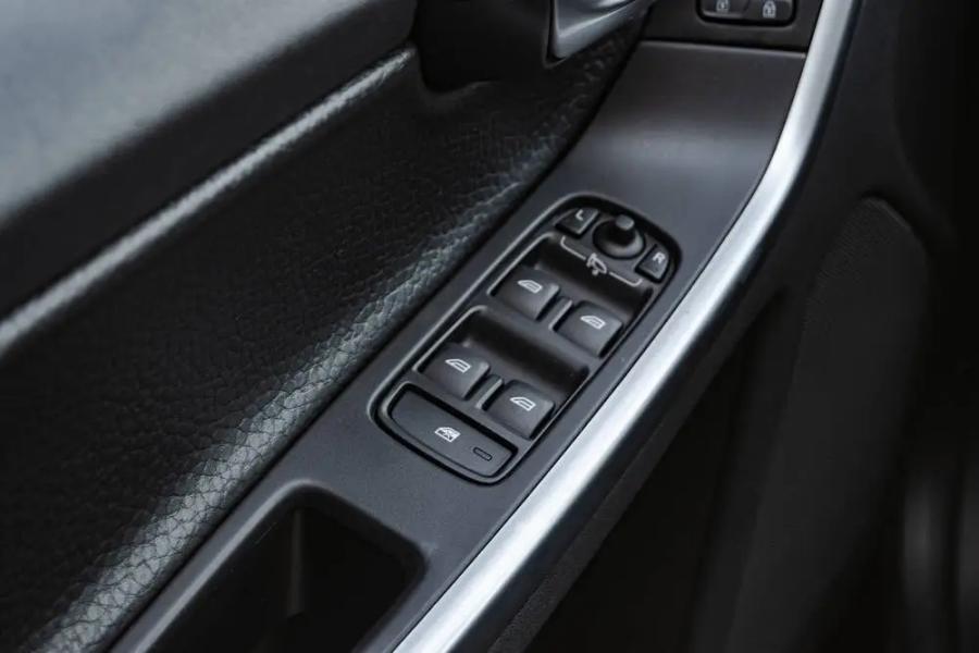 Volvo XC60 2010 Tukums, ar dzinēja tilpumu 2.40 L un nobraukumu 279 tūkst. km par 7980 €, foto 22 vietnē AUTOMOTO.COM.LV