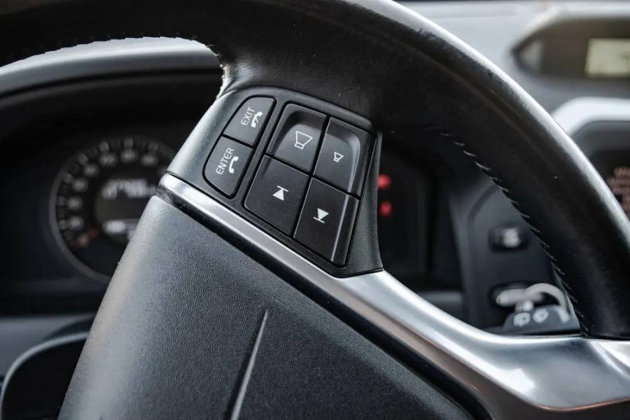 Volvo XC60 2010 Tukums, ar dzinēja tilpumu 2.40 L un nobraukumu 279 tūkst. km par 7980 €, foto 25 vietnē AUTOMOTO.COM.LV
