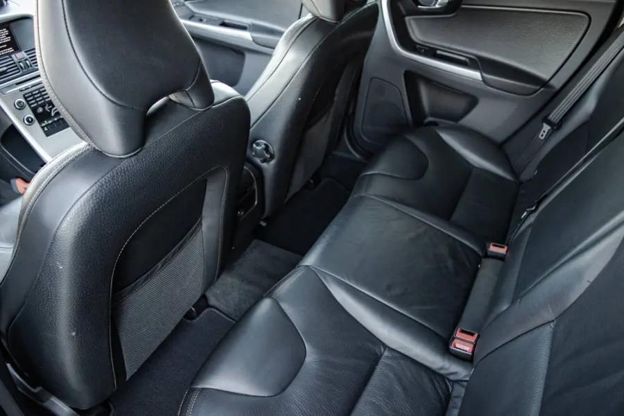 Volvo XC60 2010 Tukums, ar dzinēja tilpumu 2.40 L un nobraukumu 279 tūkst. km par 7980 €, foto 28 vietnē AUTOMOTO.COM.LV