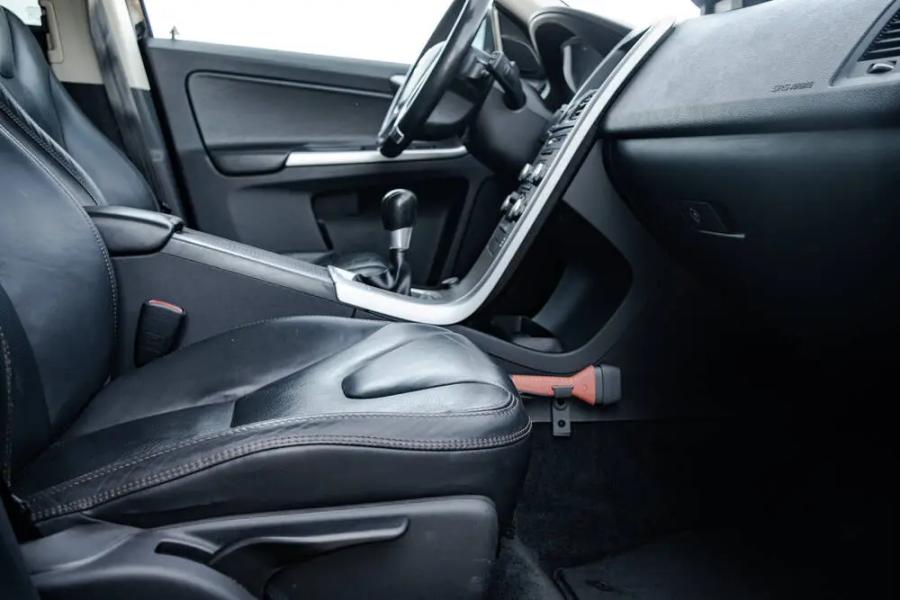 Volvo XC60 2010 Tukums, ar dzinēja tilpumu 2.40 L un nobraukumu 279 tūkst. km par 7980 €, foto 29 vietnē AUTOMOTO.COM.LV