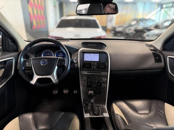 Volvo XC60 2010 in Klaipeda, with an engine capacity of 2.40 L and mileage of 346 thousand km for 9950 €, photo 4 on AUTOMOTO.COM.LV
