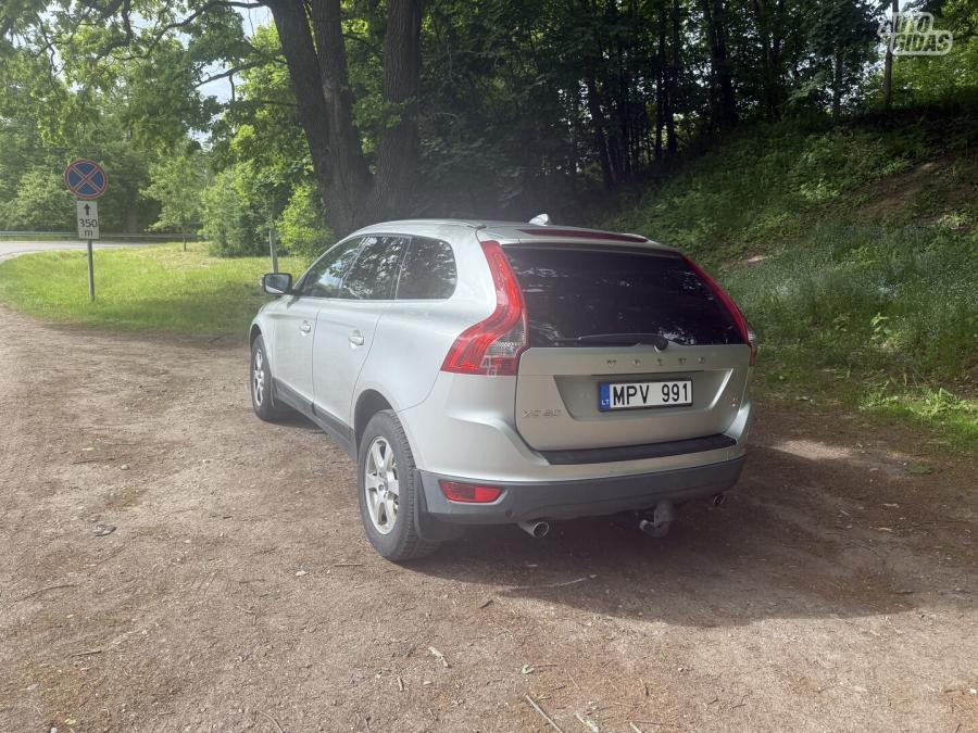 Volvo XC60 2010 in Vilnius, with an engine capacity of 2.40 L and mileage of 329 thousand km for 5000 €, photo 1 on AUTOMOTO.COM.LV