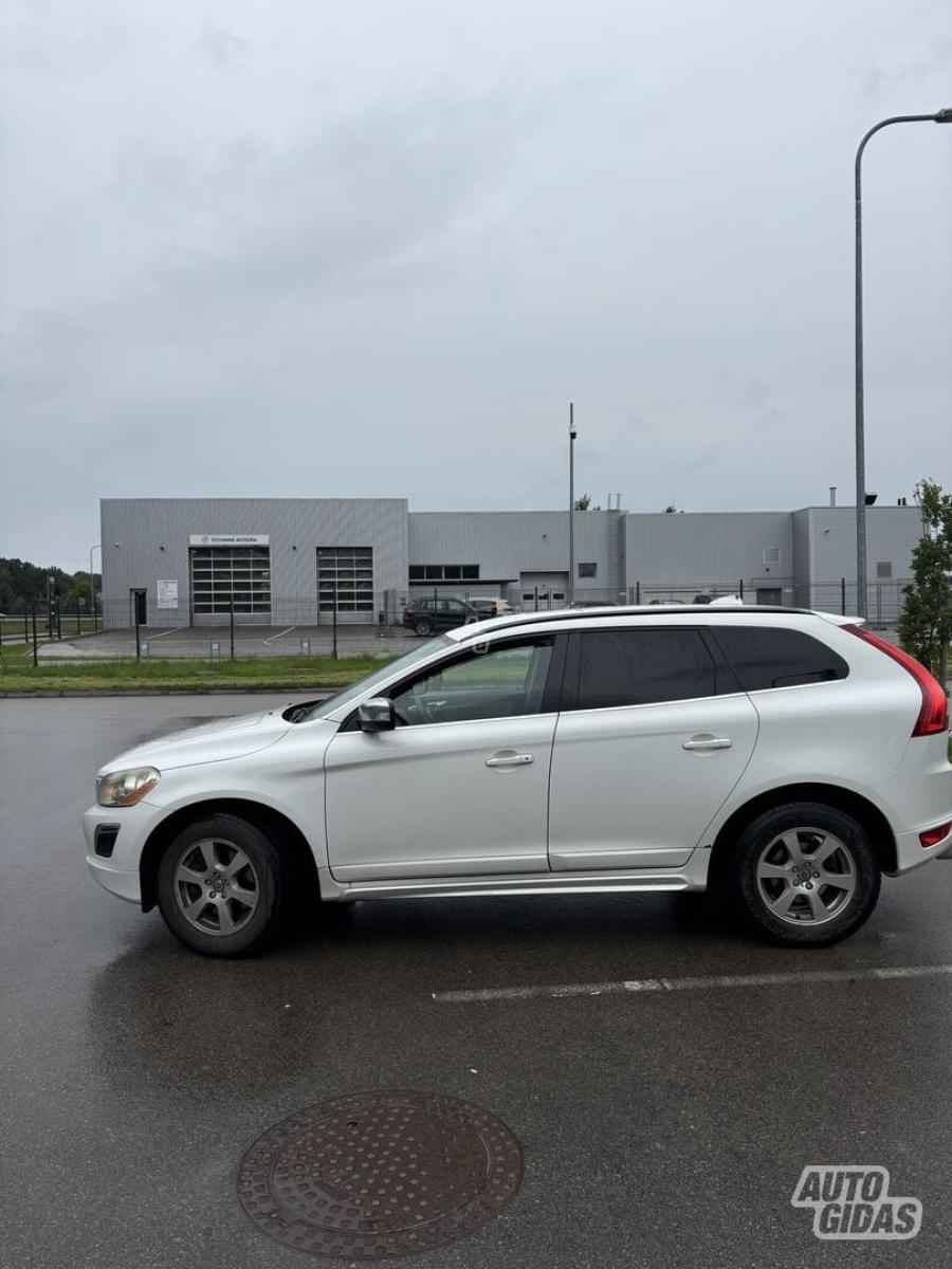 Volvo XC60 2010 in Kaisiadorys, with an engine capacity of 2.40 L and mileage of 366 thousand km for 6800 €, photo 4 on AUTOMOTO.COM.LV