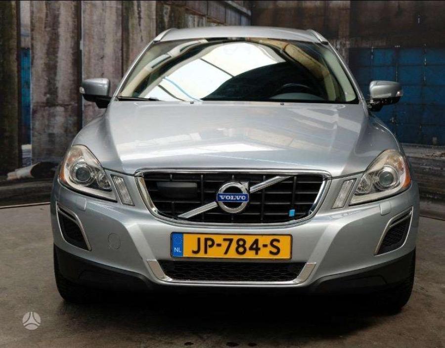 Volvo XC60 2010 in Vilnius, with an engine capacity of 2.40 L and mileage of 290 thousand km for 7999 €, photo 5 on AUTOMOTO.COM.LV