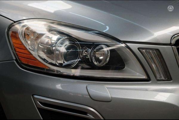 Volvo XC60 2010 in Vilnius, with an engine capacity of 2.40 L and mileage of 290 thousand km for 7999 €, photo 6 on AUTOMOTO.COM.LV