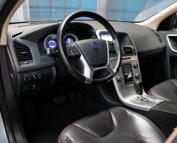 Volvo XC60 2010 in Vilnius, with an engine capacity of 2.40 L and mileage of 290 thousand km for 7999 €, photo 8 on AUTOMOTO.COM.LV
